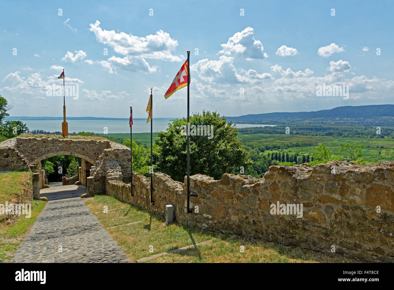 Castle Szigliget, Szigligeti var, castle ruins, entrance, flat lake ...