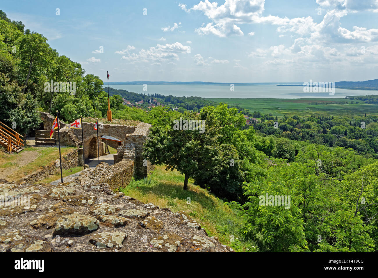 Castle Szigliget, Szigligeti var, castle ruins, entrance, flat lake ...