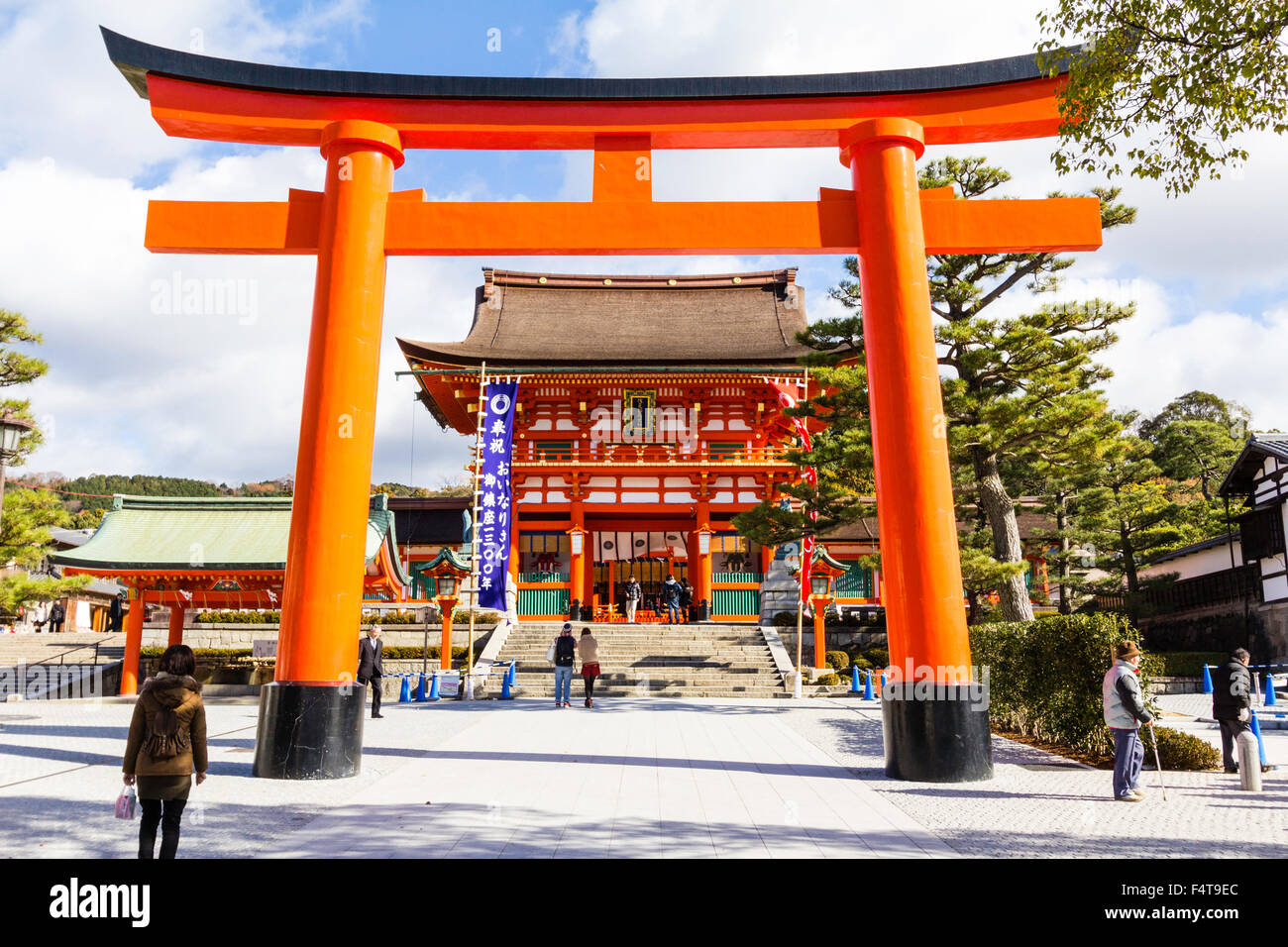 Japan, Koyto, Fushimi. Famous Inari shrine. Main approach, huge ...