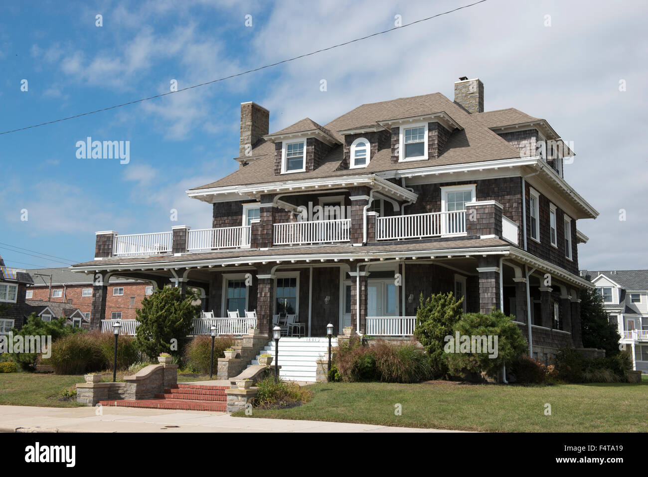 Victorian house cape may new hi-res stock photography and images - Alamy