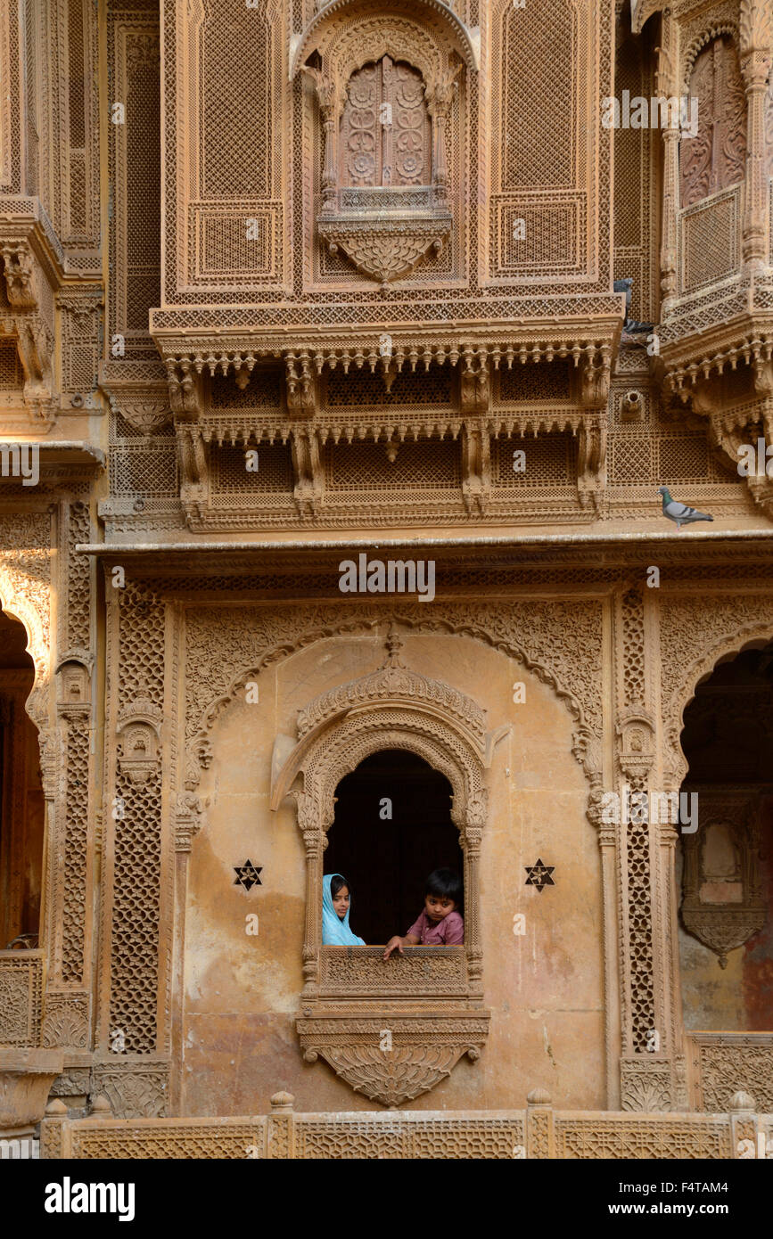 Asia, India, Rajasthan, Jaisalmer, kids in window of historic haveli ...