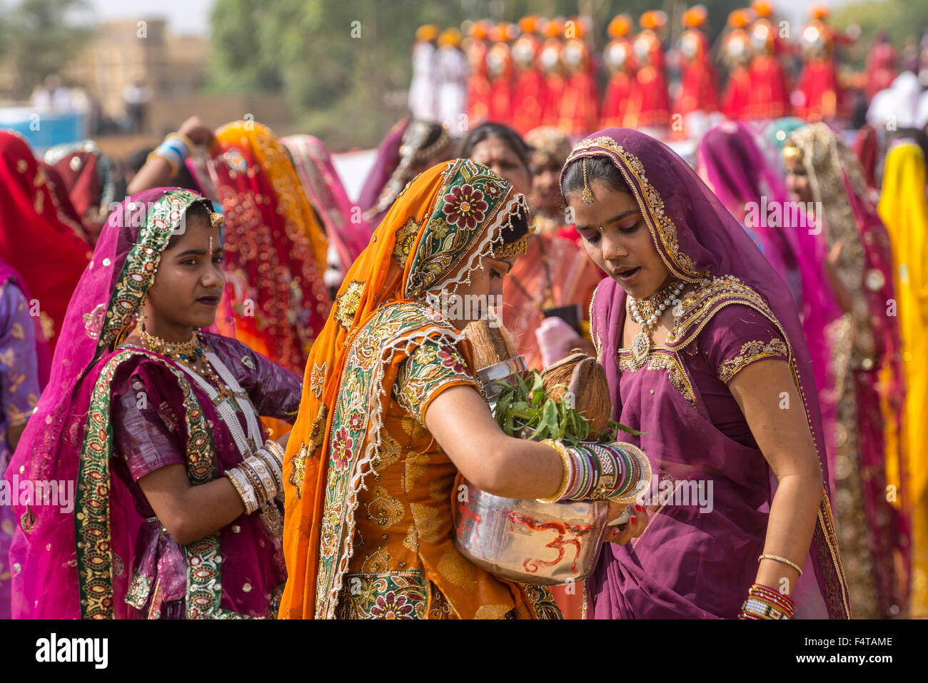 Desert girls hi-res stock photography and images - Alamy