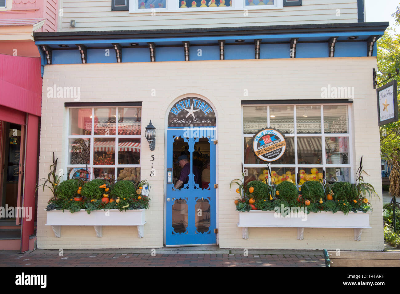 The Washington Street Mall in Cape May, New Jersey USA Stock Photo - Alamy