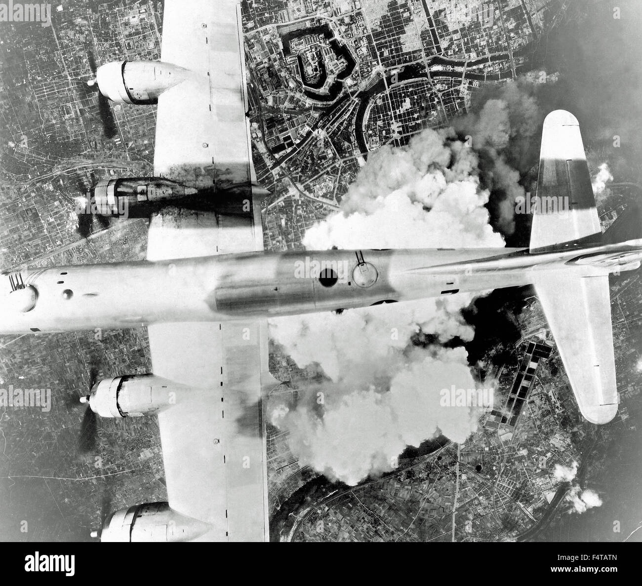 Bombing mission hi-res stock photography and images - Alamy