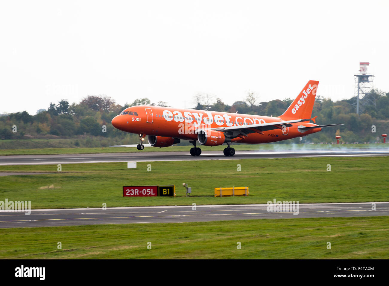 The All Orange Colours of EasyJet Airlines Airbus A320-214 Airliner G ...