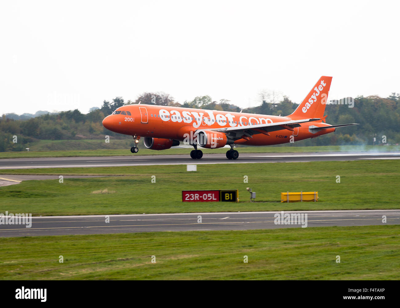 The All Orange Colours of EasyJet Airlines Airbus A320-214 Airliner G ...