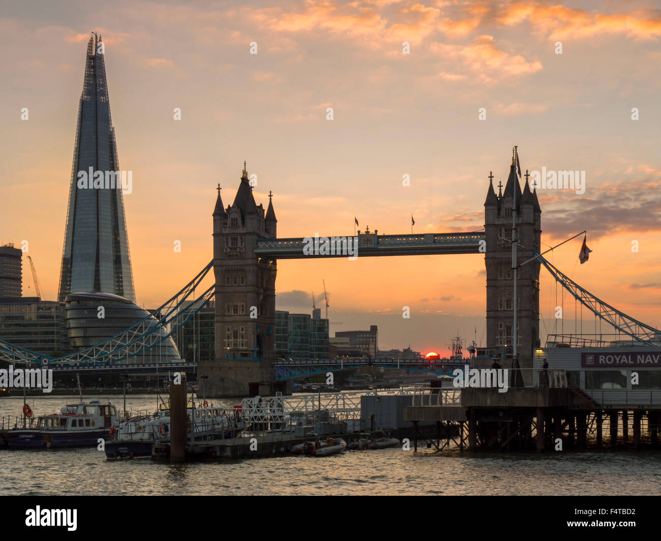 London skyline silhouette hi-res stock photography and images - Alamy