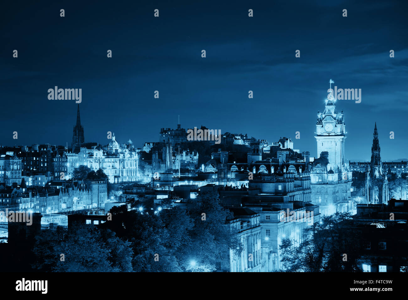Night view of edinburgh hi-res stock photography and images - Alamy