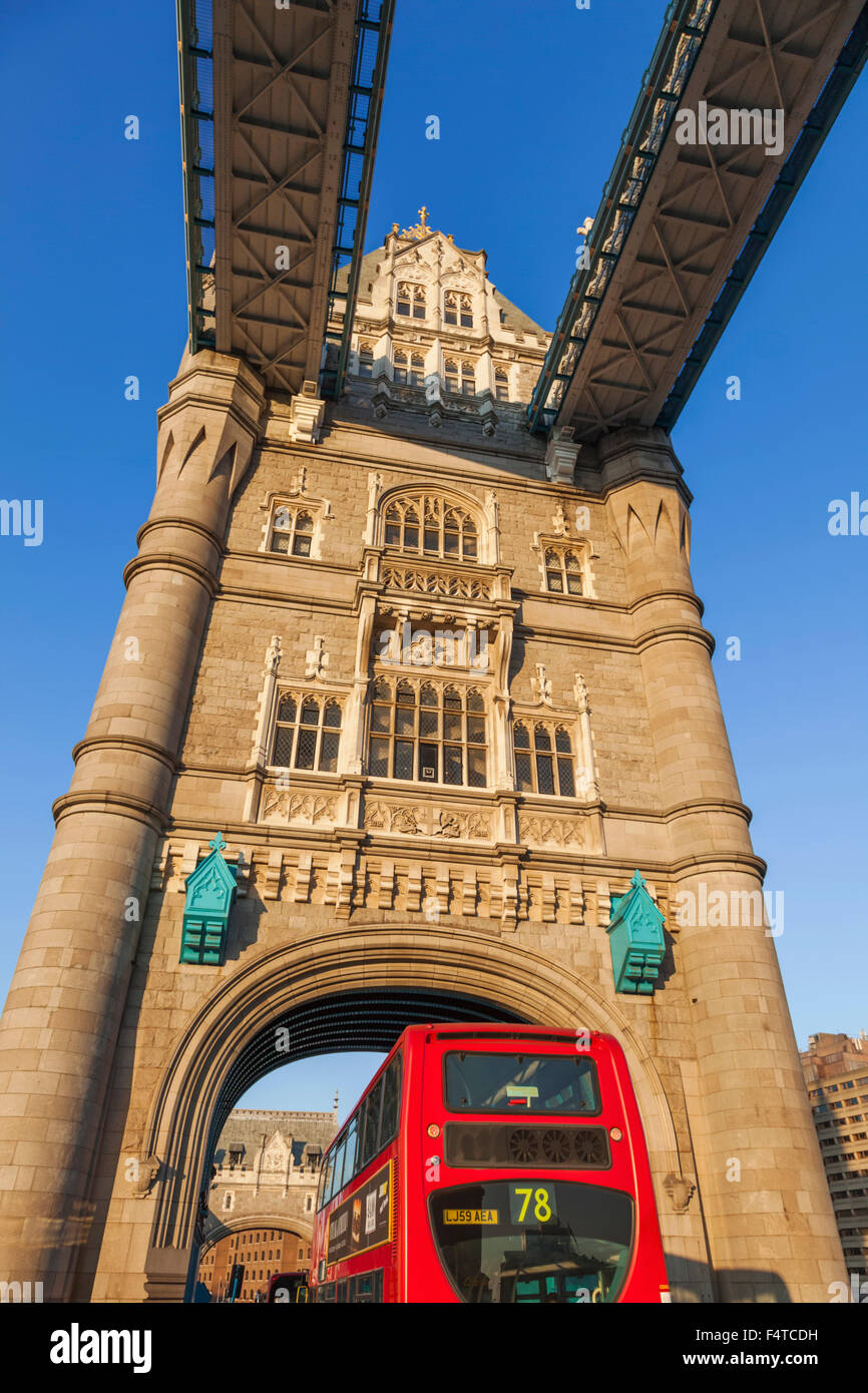 London double decker bus london bridge hi-res stock photography and ...