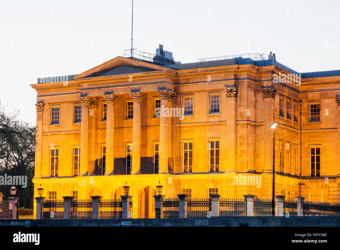 Corner of house hi-res stock photography and images - Alamy