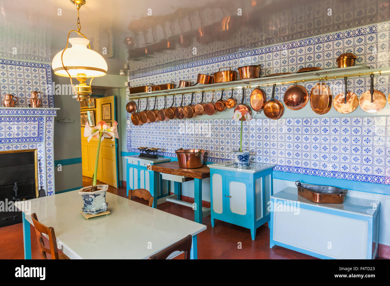 Monets kitchen hi-res stock photography and images - Alamy