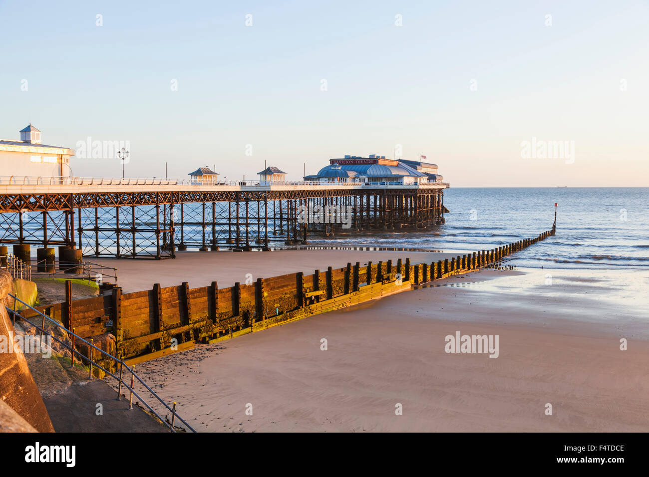 Cromer pier pier hi-res stock photography and images - Alamy