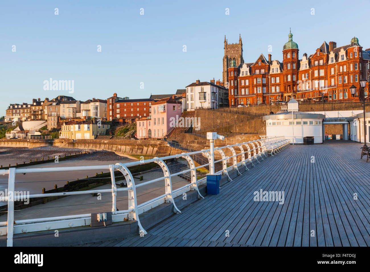 England, Norfolk, Cromer, Town Skyline and Cromer Pier Stock Photo - Alamy