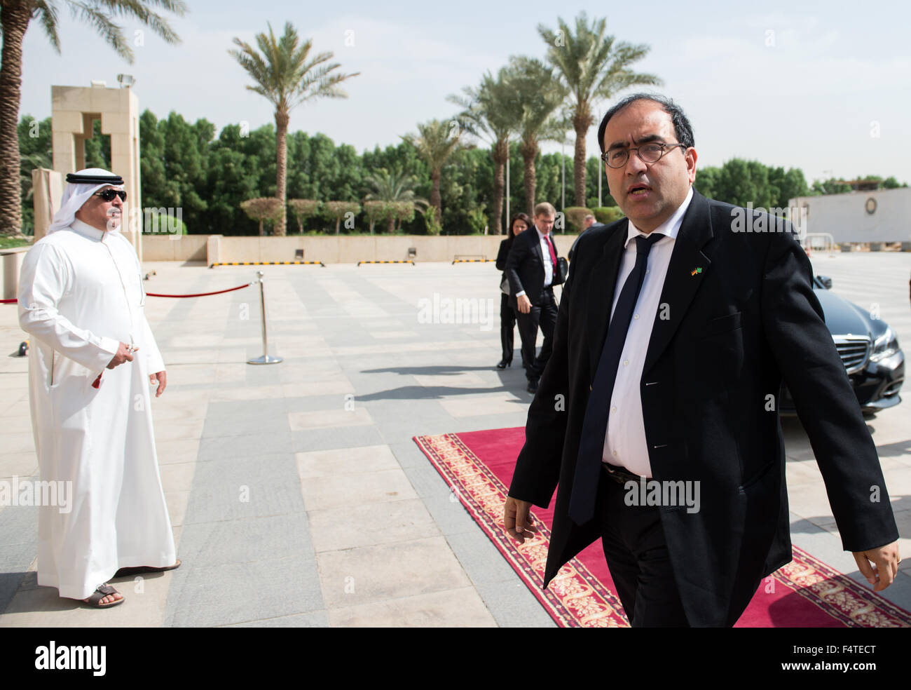 Arab party heads hi-res stock photography and images - Alamy