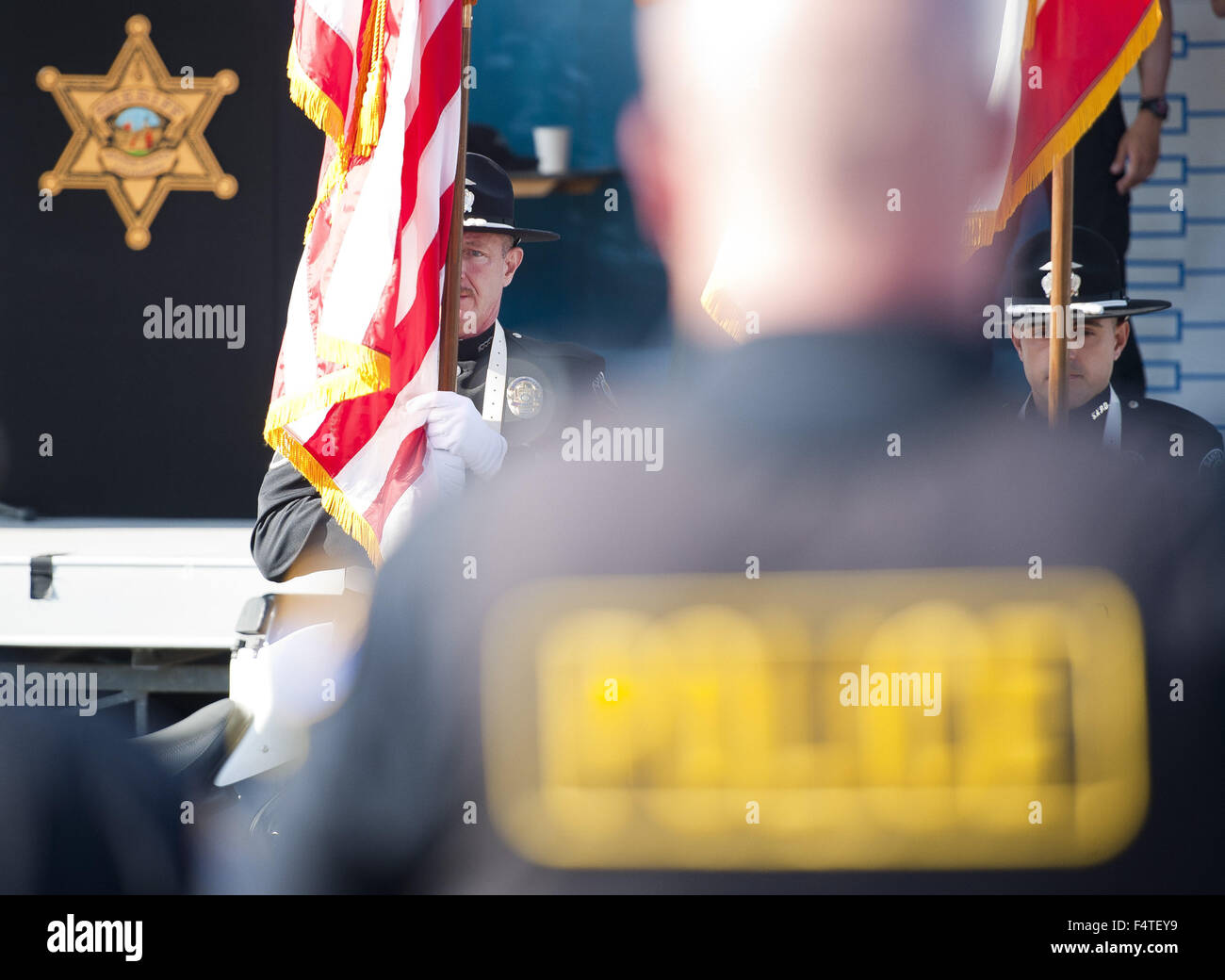 Police salute american flag hi-res stock photography and images - Alamy