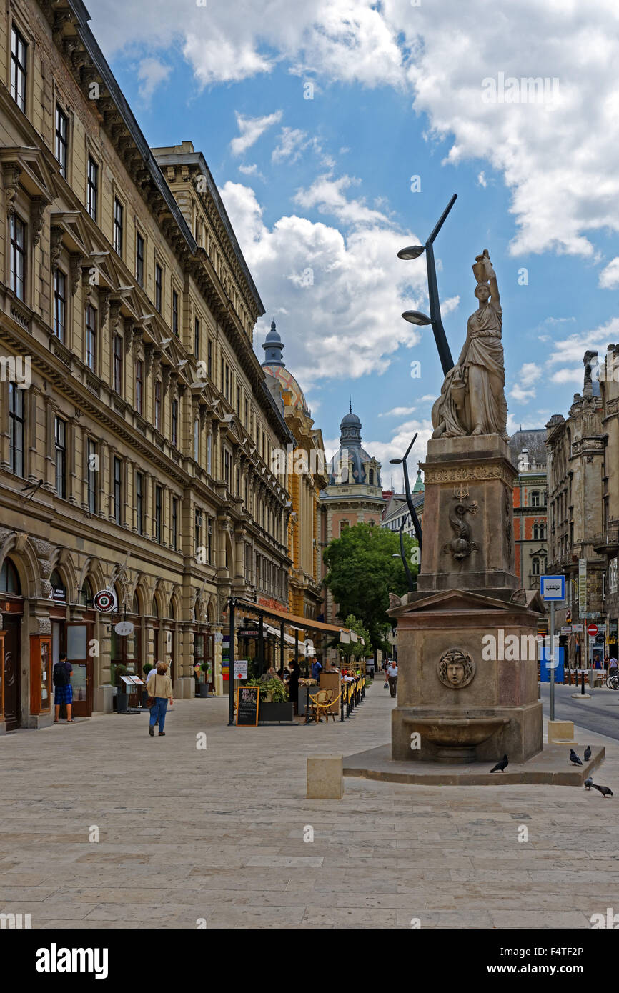 Shopping street well hi-res stock photography and images - Alamy