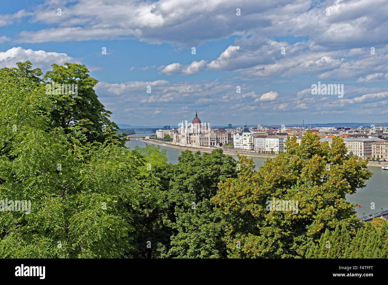 Clark ádám tér hi-res stock photography and images - Alamy