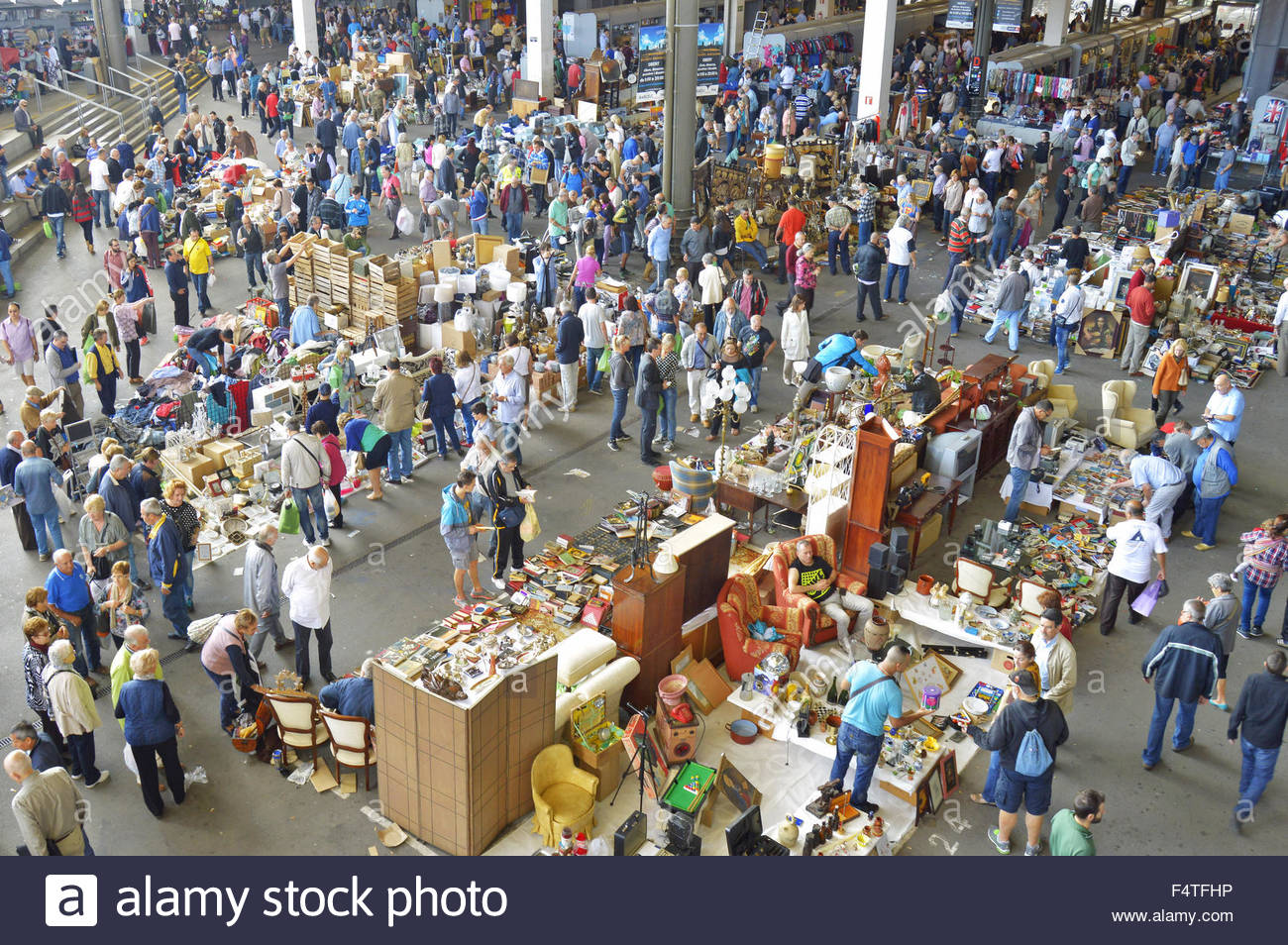 Busy Market Place Stock Photos & Busy Market Place Stock Images - Alamy