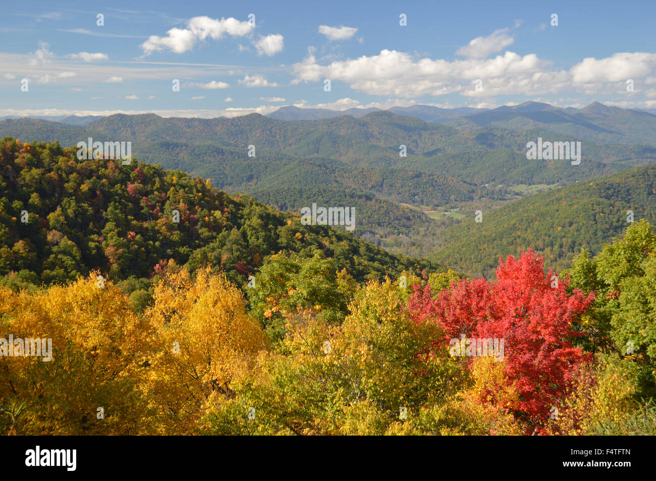 Blue ridge mountains south carolina hi-res stock photography and images ...