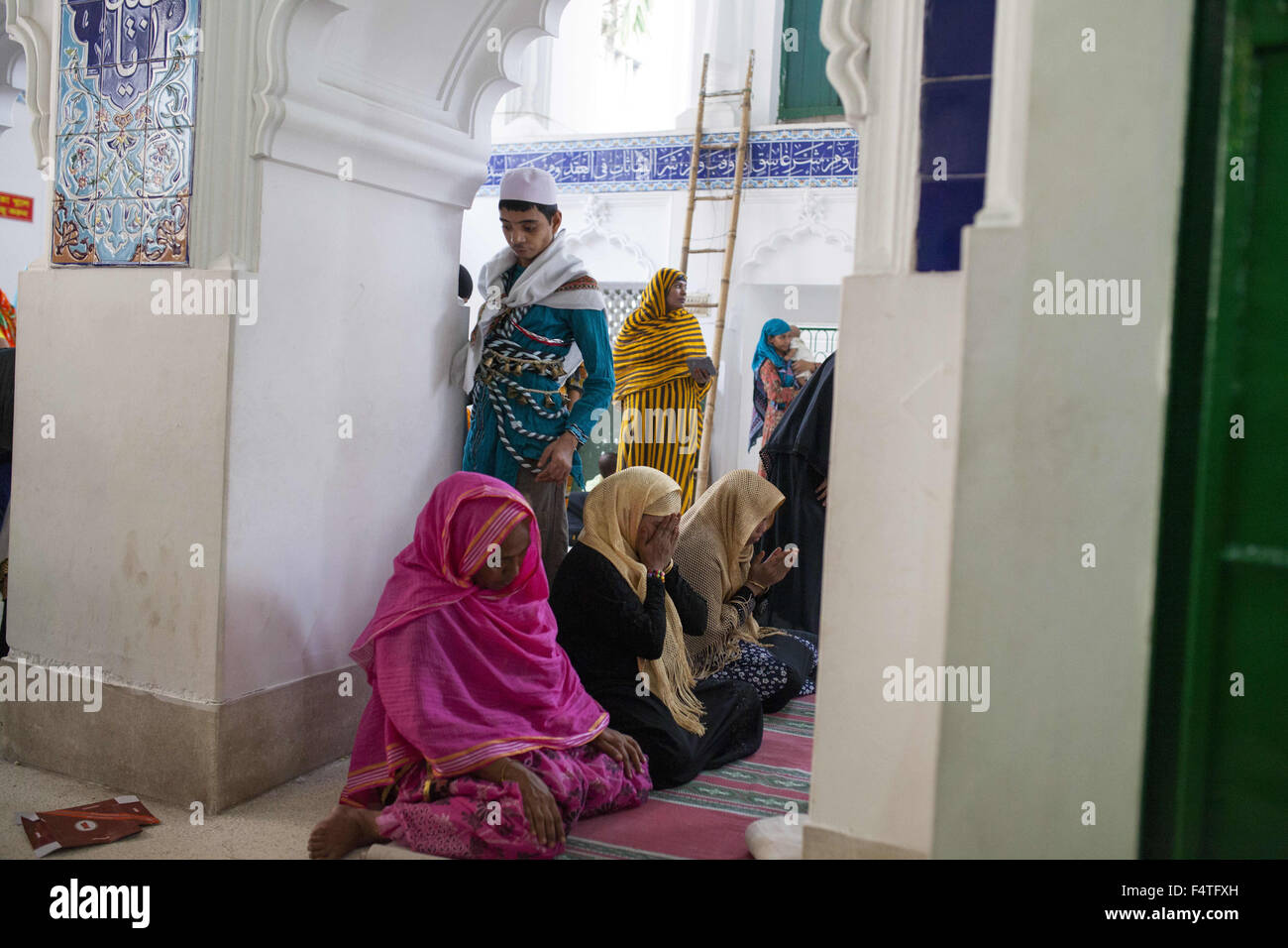 Child of shia muslim community hi-res stock photography and images - Alamy