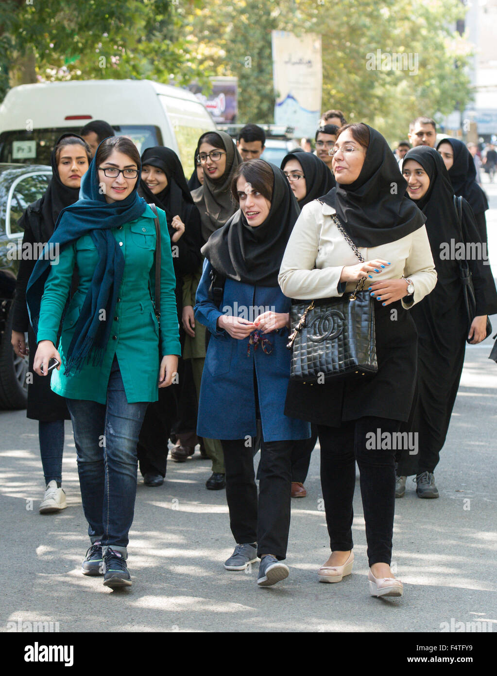 Tehran, Iran. 18th Oct, 2015. Female students walk across the campus of ...