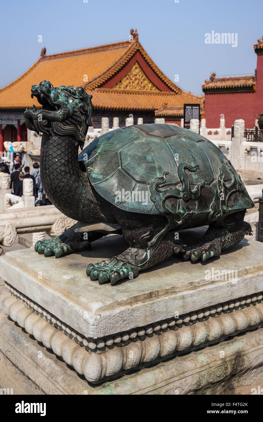 Bronze dragon turtle statue in the Forbidden City, Beijing, China Stock ...
