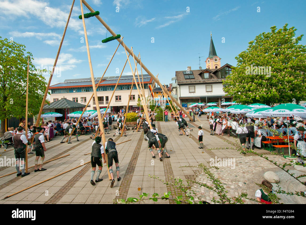 Maypole hi-res stock photography and images - Alamy