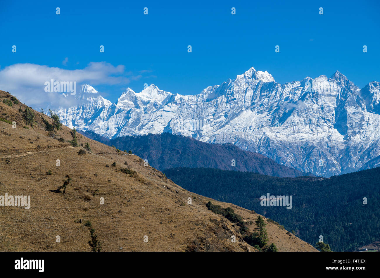 View of Mount Everest from Phurteng Viewpoint Stock Photo - Alamy