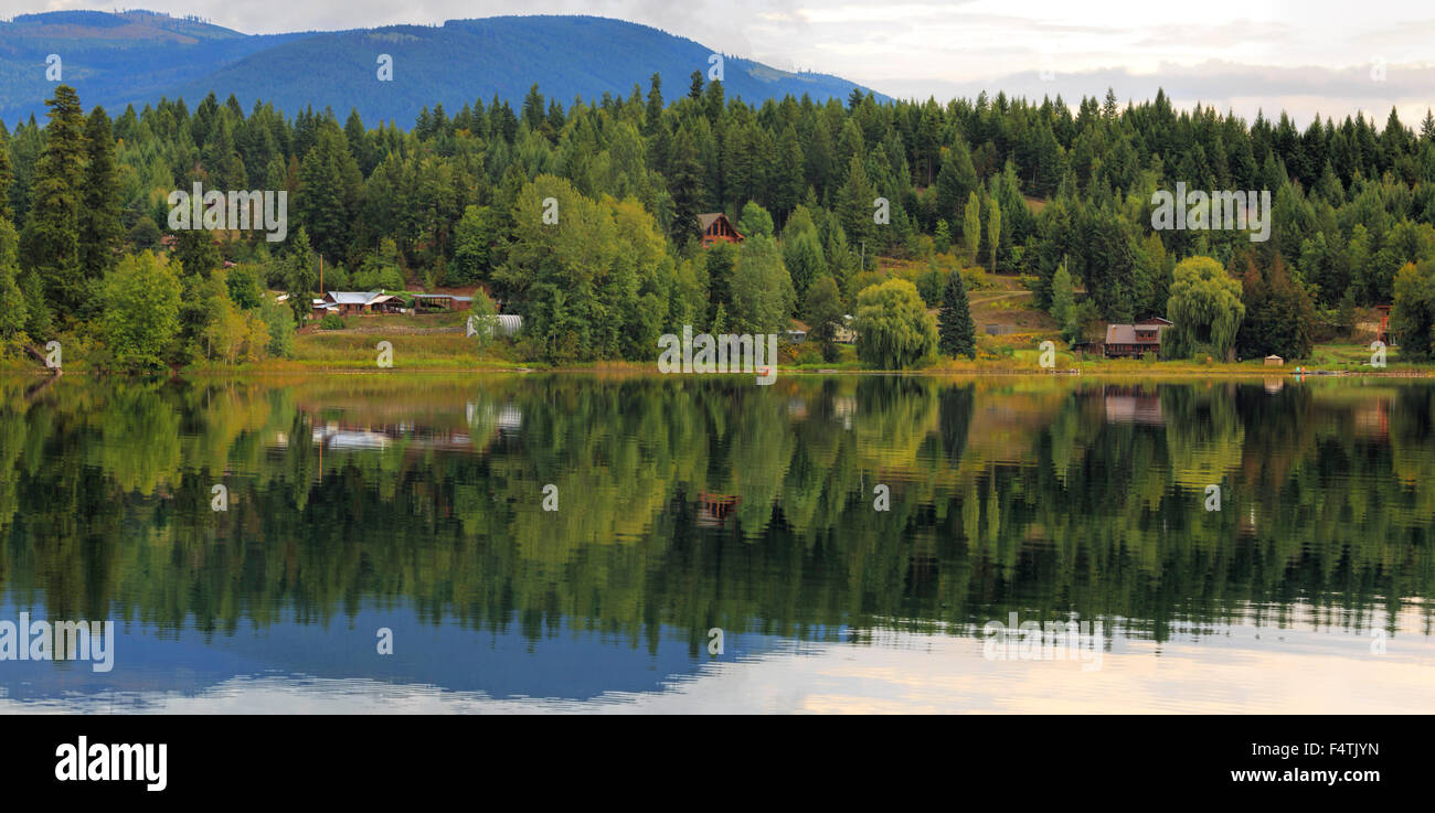 Scenic evening view on the beautiful and tranquil Dutch Lake in ...