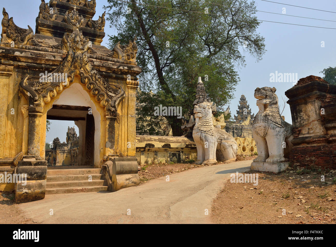 Mahar aung mye bon san monastery hi-res stock photography and images ...