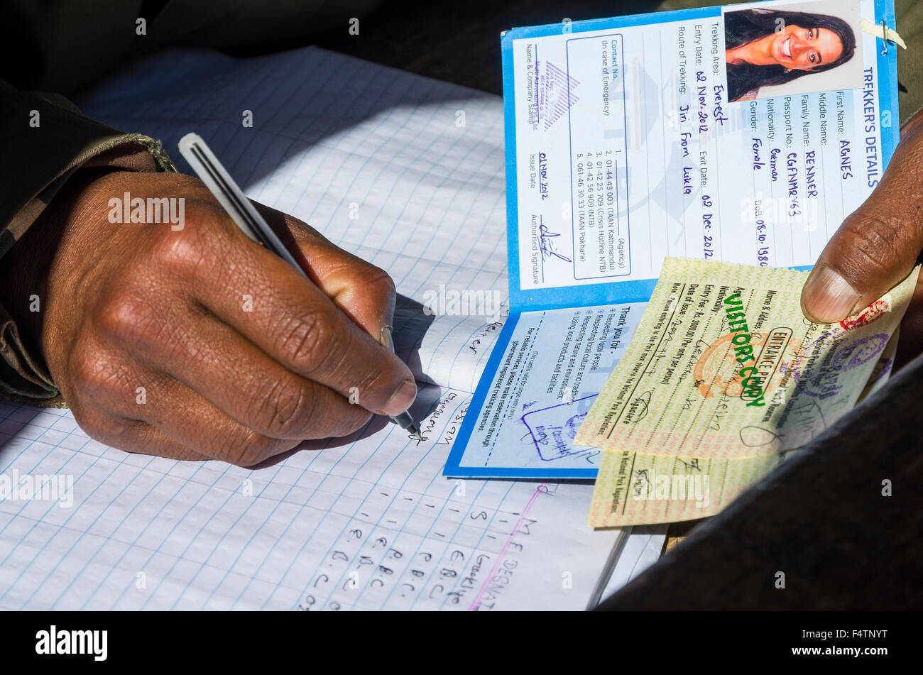 Check signature hi-res stock photography and images - Alamy