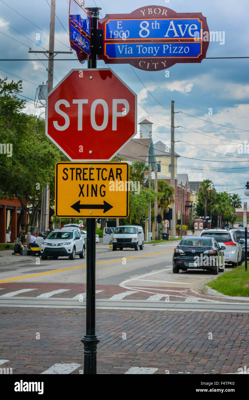 4 way stop sign hi-res stock photography and images - Alamy
