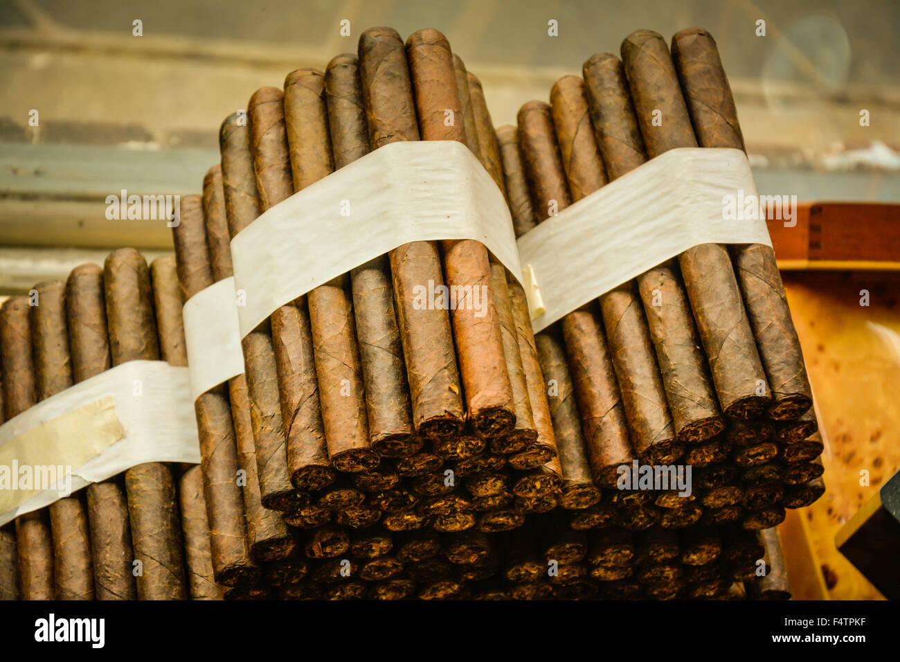 Authentic cigars hi-res stock photography and images - Alamy