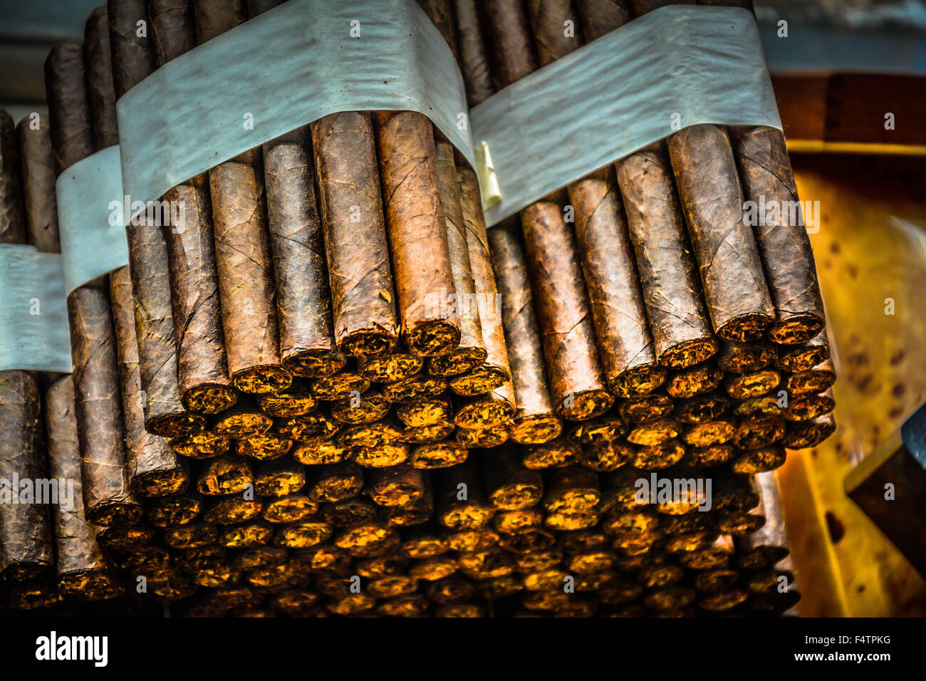 Handcrafted cigars hi-res stock photography and images - Alamy