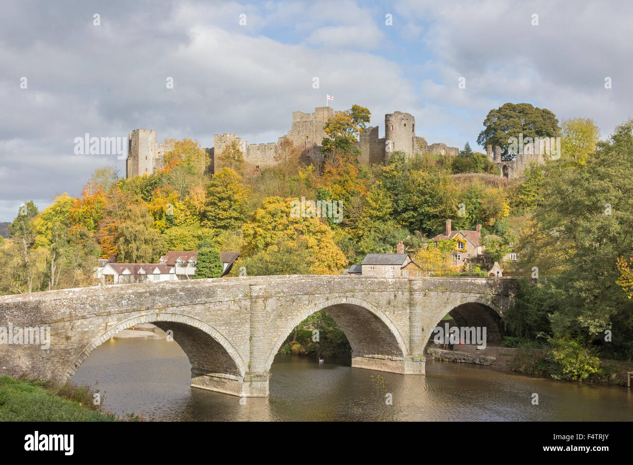 Ludlow, Shropshire, UK. 22nd Oct, 2015. After a cloudy start to the day ...