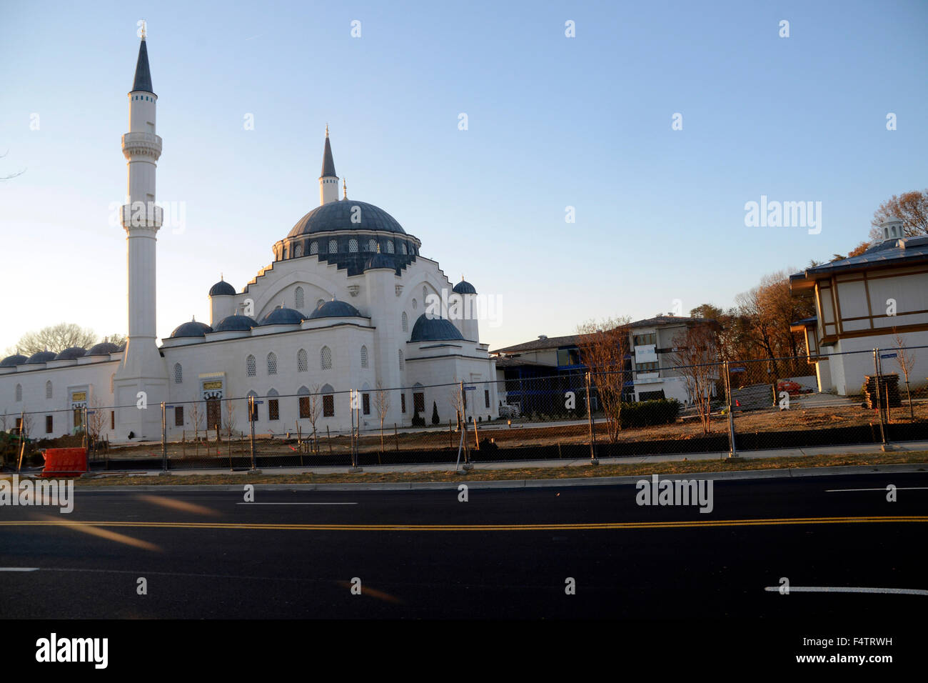 Mosque under construction in Lahnam, Md Stock Photo - Alamy