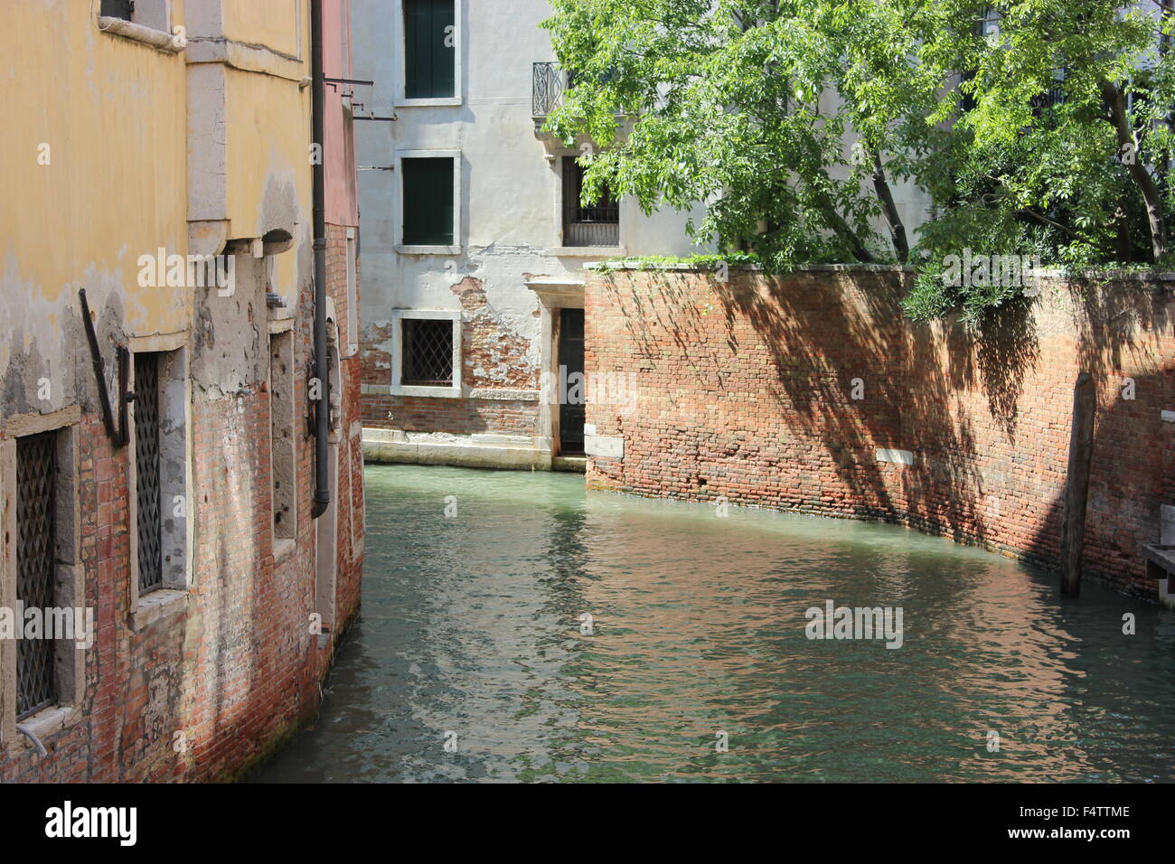 Empty canal hi-res stock photography and images - Alamy