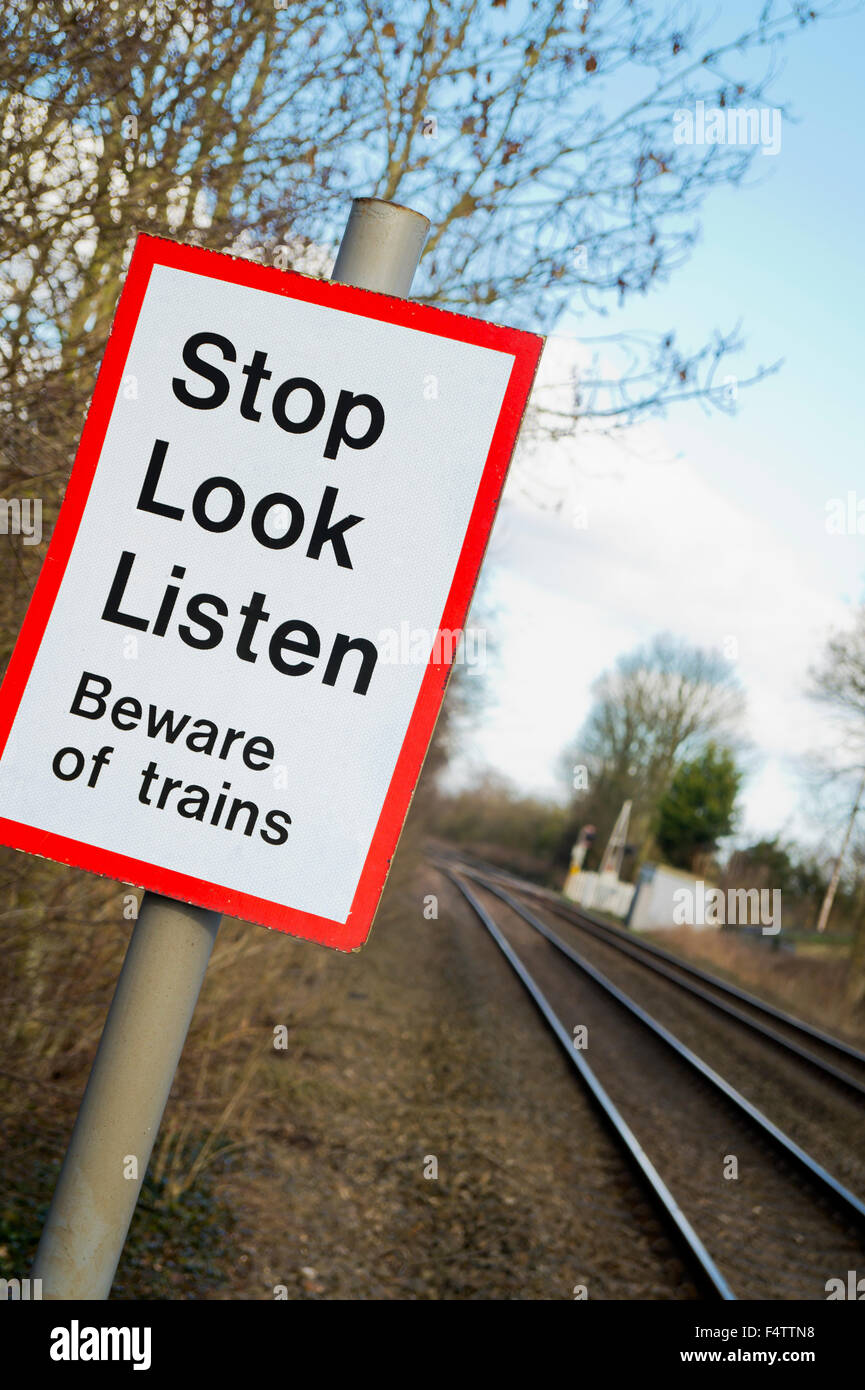 Train information sign uk hi-res stock photography and images - Alamy