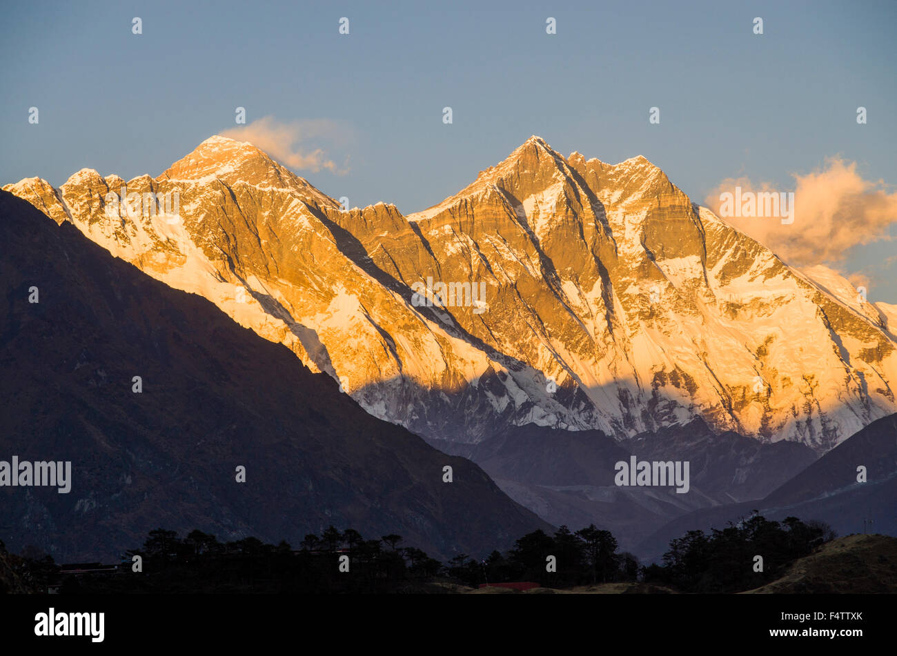 Mount everest sunset hi-res stock photography and images - Alamy