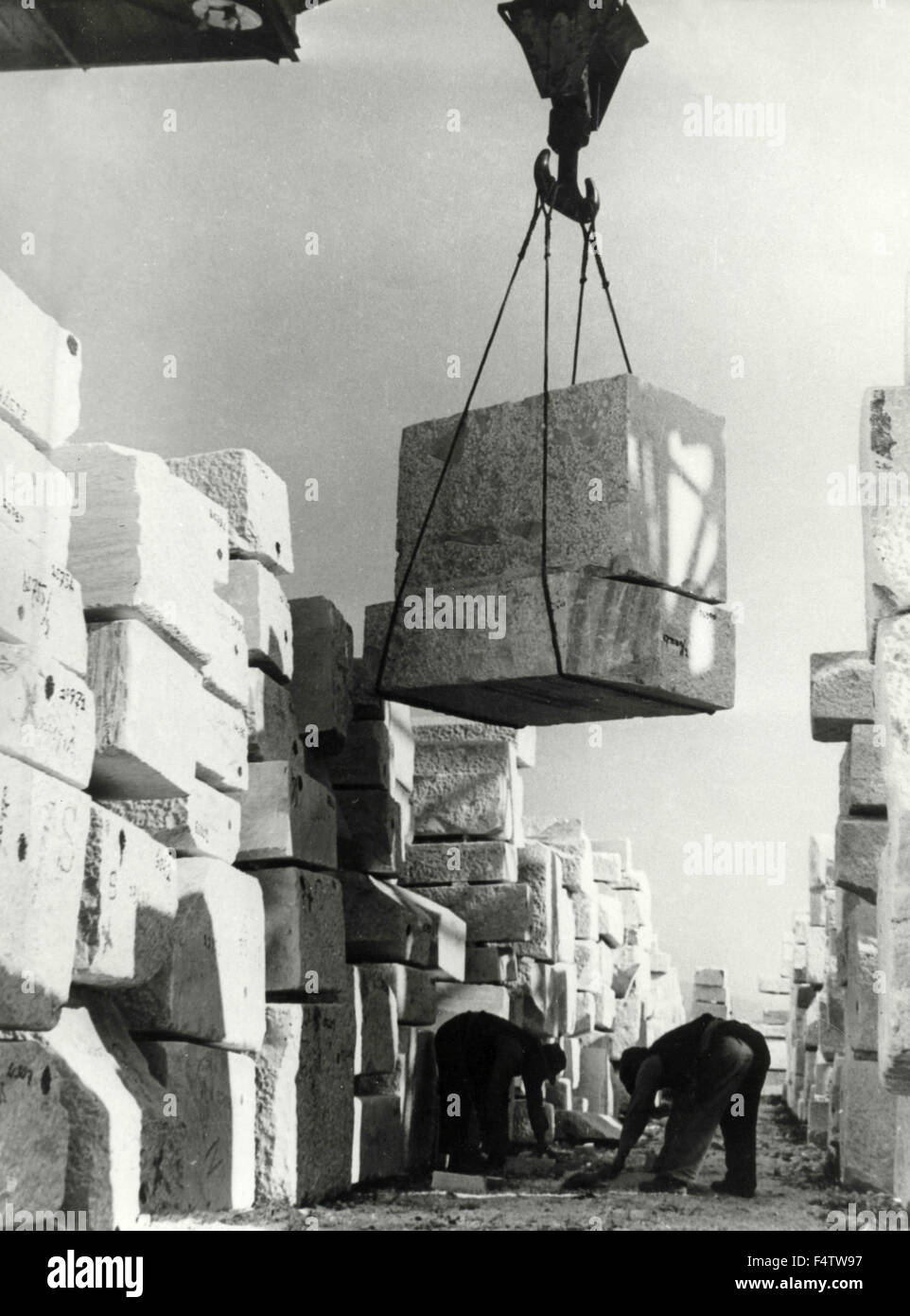 Quarry workers hi-res stock photography and images - Alamy