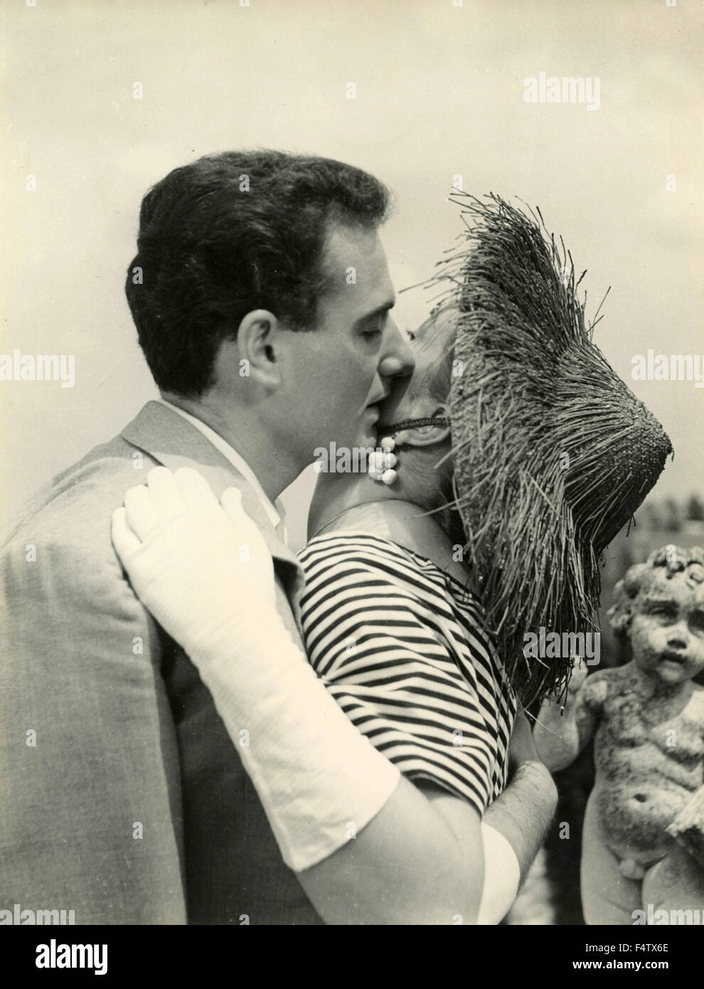 Italian actress kiss hi-res stock photography and images - Alamy
