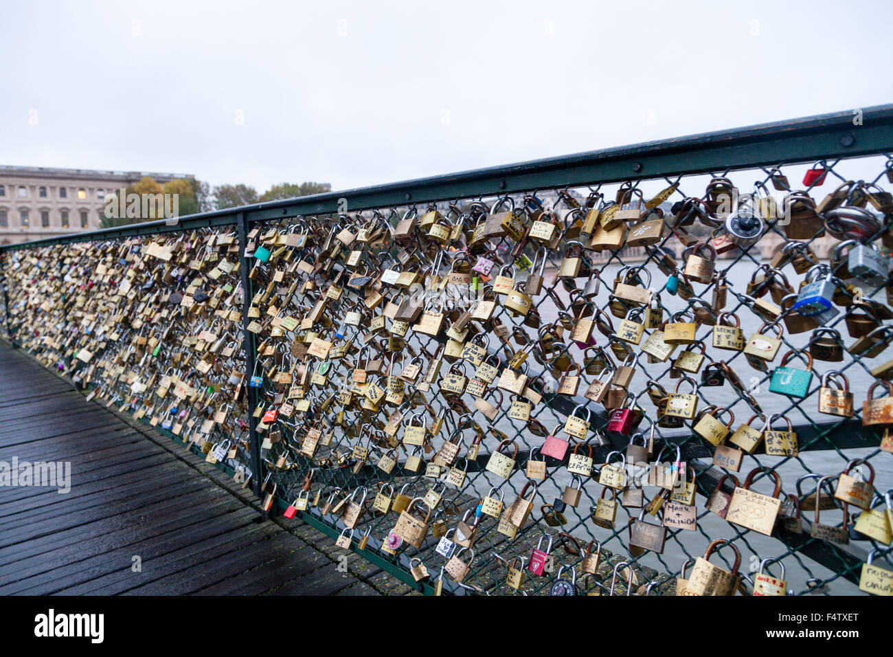 Crossing the seine hi-res stock photography and images - Alamy