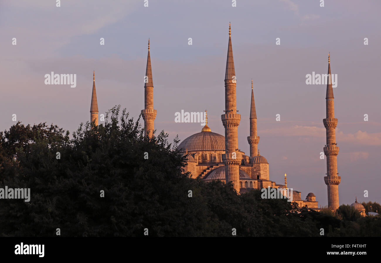 Blue Mosque Skyline at Dusk Stock Photo - Alamy