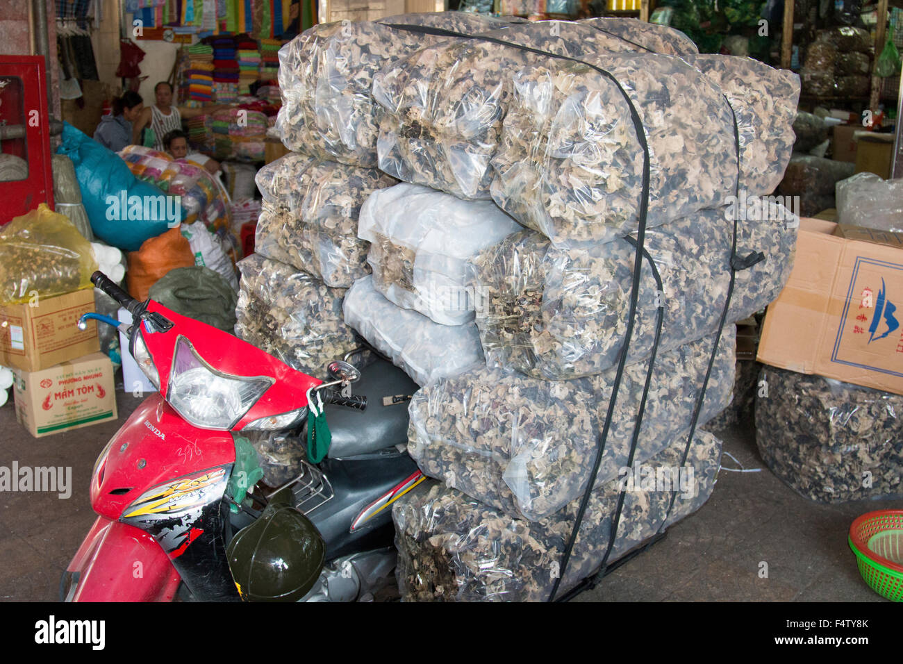 Vietnam motorbike loaded transport hi-res stock photography and images ...