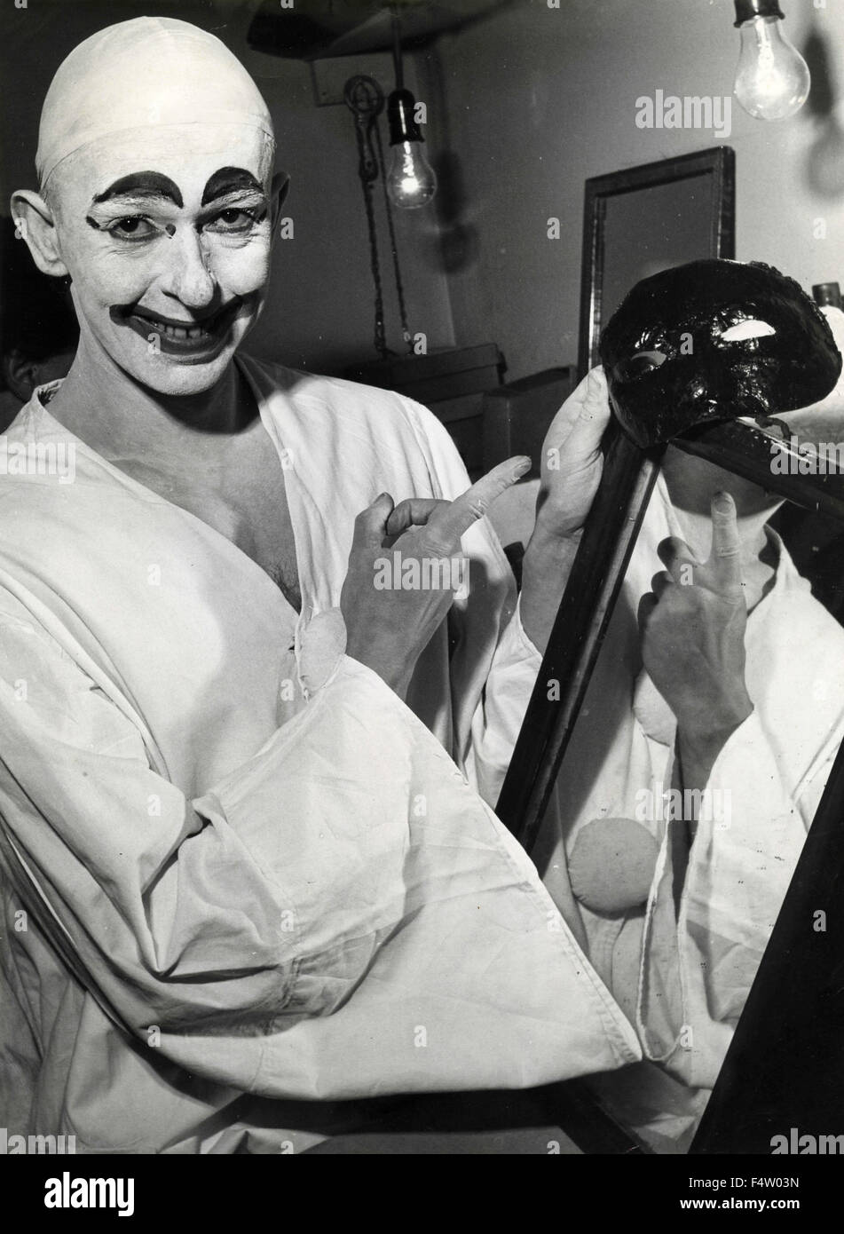 The French actor Marcel Marceau in the dressing room Stock Photo - Alamy