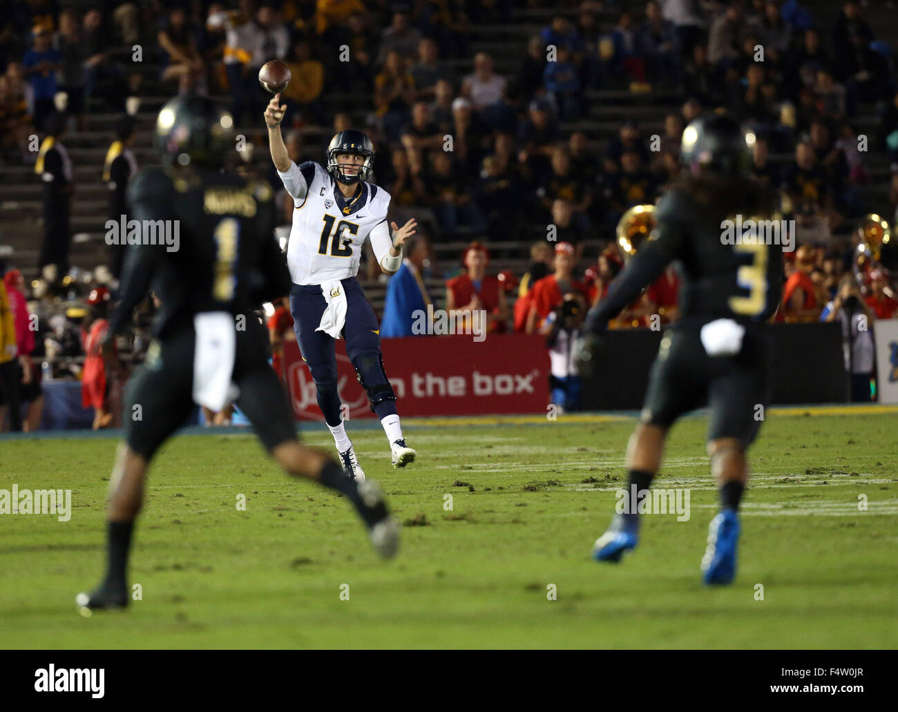 Pasadena, California, USA. 22nd Oct, 2015. Cal Golden Bears quarterback ...