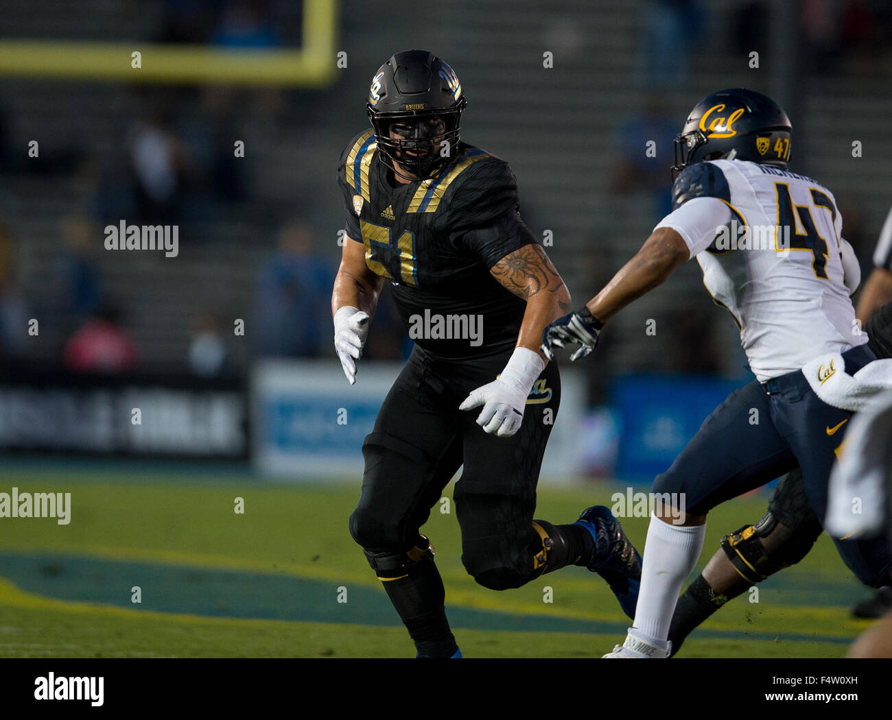 Pasadena, CA. 22nd Oct, 2015. UCLA Bruins offensive lineman (51) Alex ...