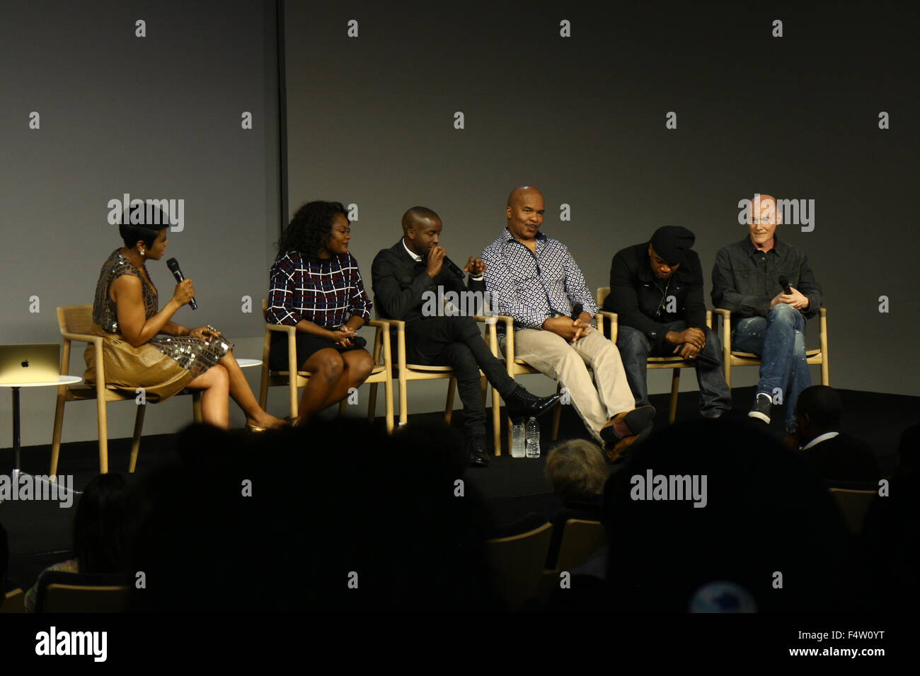 The talk cast hi-res stock photography and images - Alamy