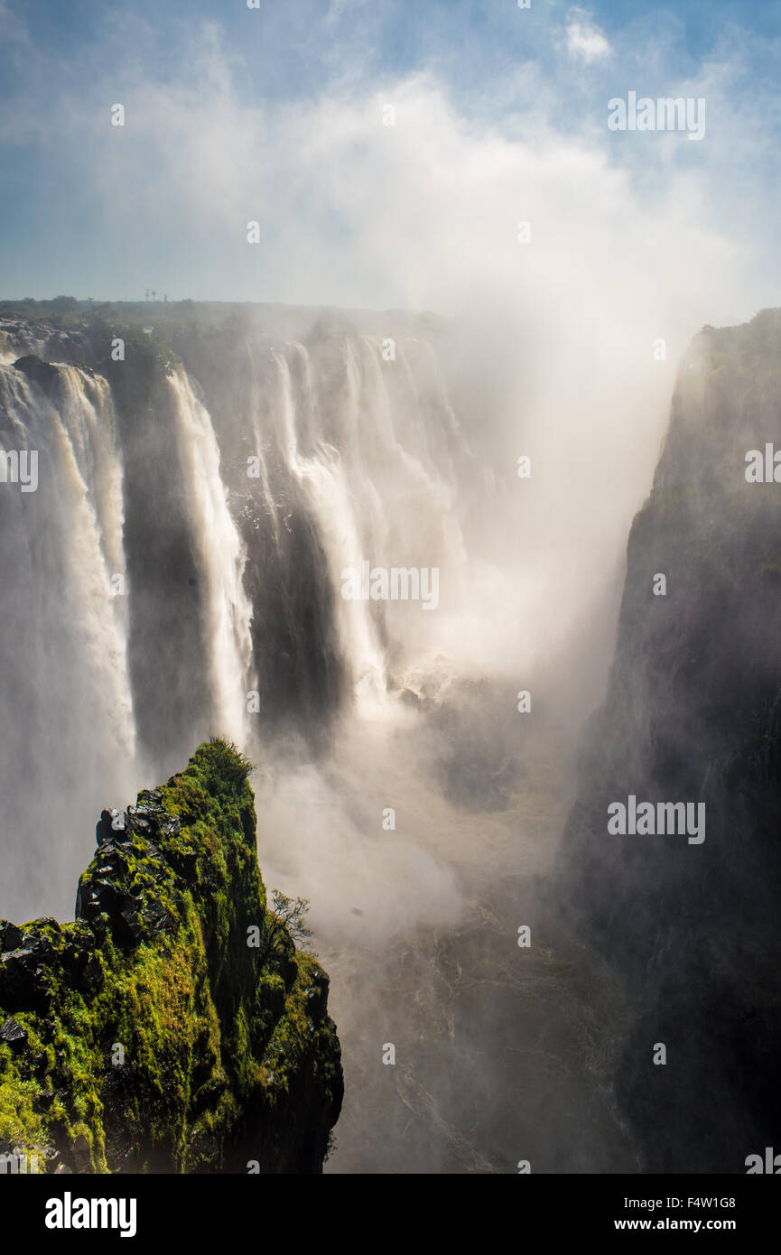 VICTORIA FALLS, ZIMBABWE , AFRICA - Victoria Falls (Mosi-oa-Tunya ...