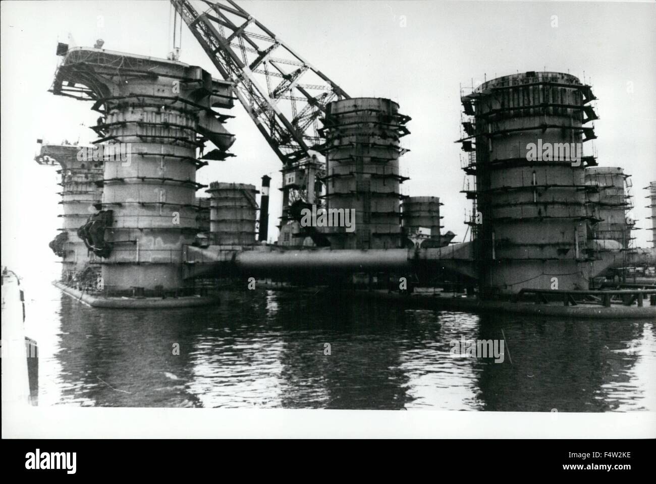 Aquapolis Towers being built for Ocean Exposition Underwater ...
